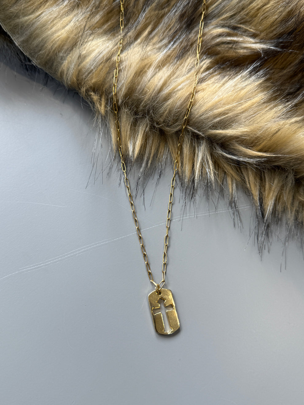 CADENA CRUZ DORADA TROQUELADA – MANVA